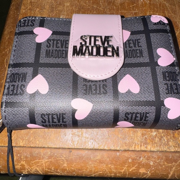 Steve Madden | Bags | Steve Madden Black And Pink Heart Wallet | Poshmark